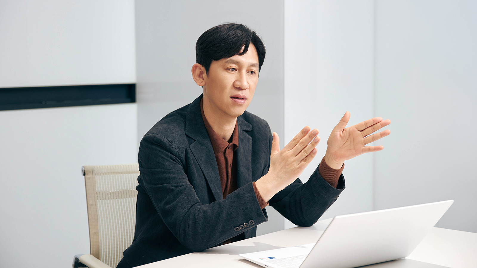 [2025 신임임원 인터뷰 1편] SK하이닉스 HBM융합기술 한권환 부사장, 최적의 양산 환경 구축해 차세대 HBM 리더십까지 이어간다 – SK hynix Newsroom