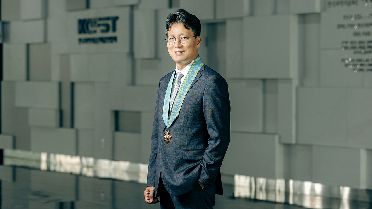 SK하이닉스 도승용 부사장, 과학·정보통신의 날 동탑산업훈장 수상 “AI/DT 기반 스마트팩토리로 HBM 등 제조 기술력 높일 것” – SK hynix Newsroom